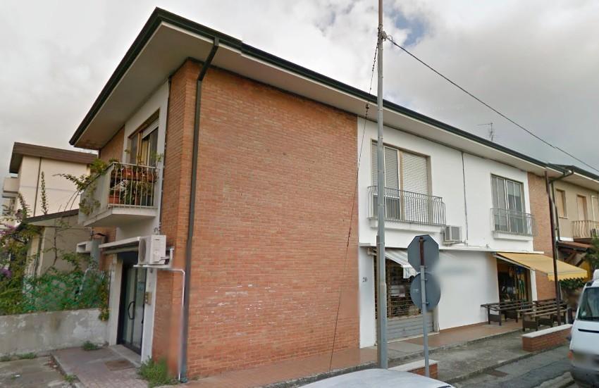 Palazzina commerciale in vendita a Viareggio