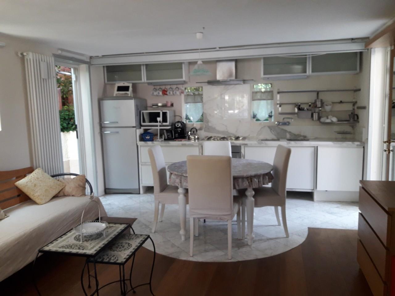 Casa indipendente in affitto a Pietrasanta