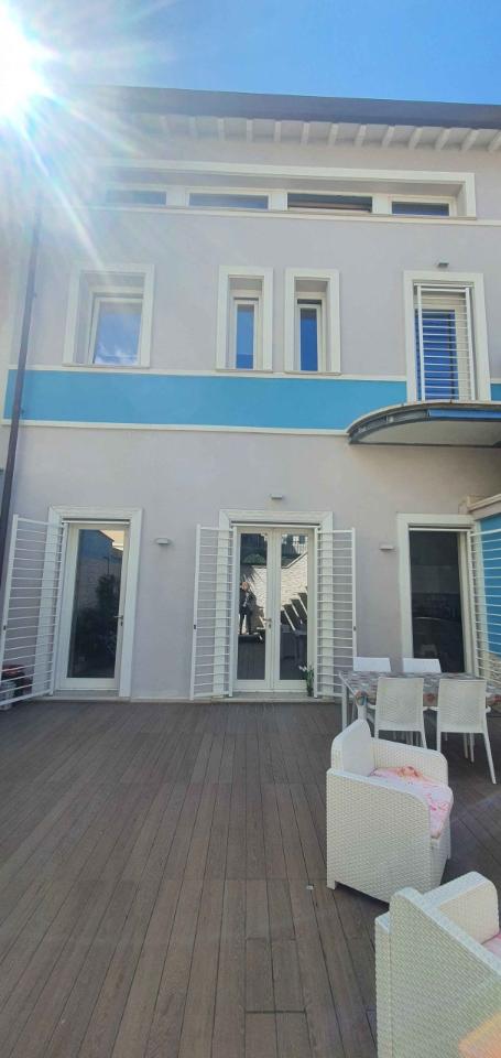 Villa in vendita a Viareggio