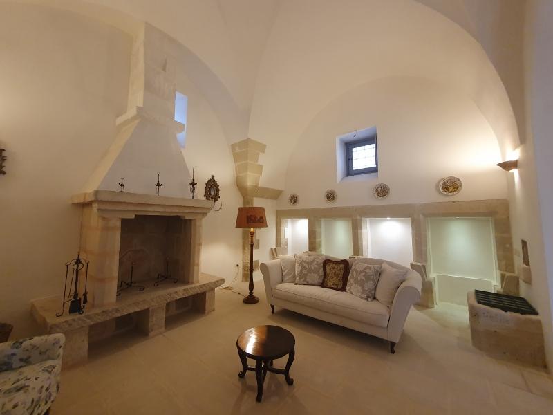 Immobile storico in affitto a Spongano