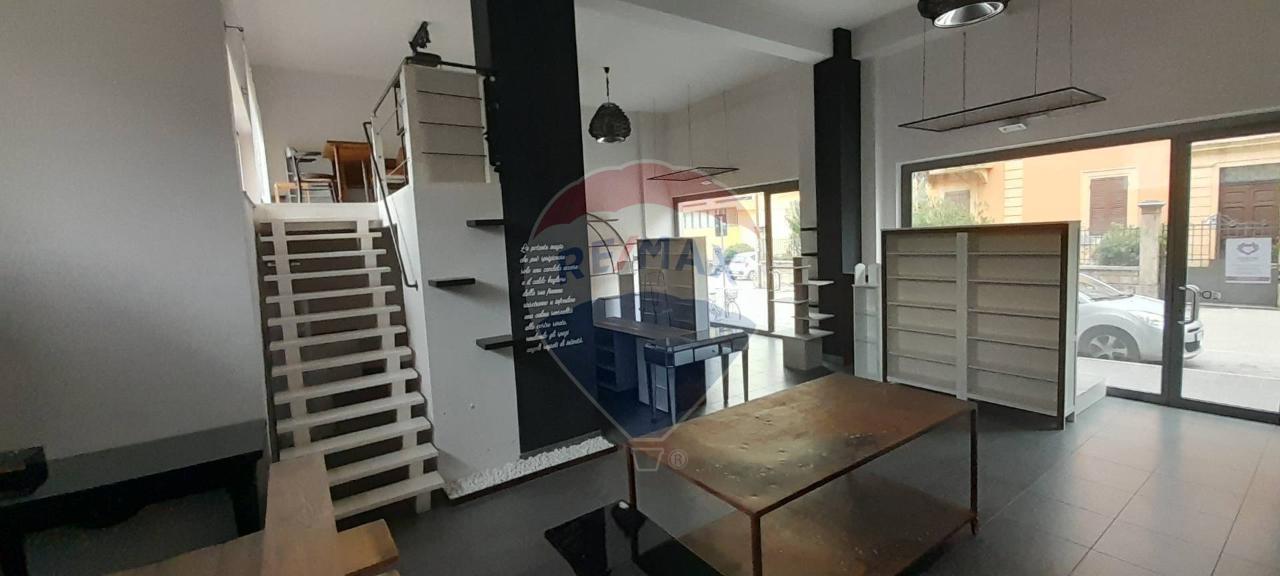 Negozio in affitto a Foligno