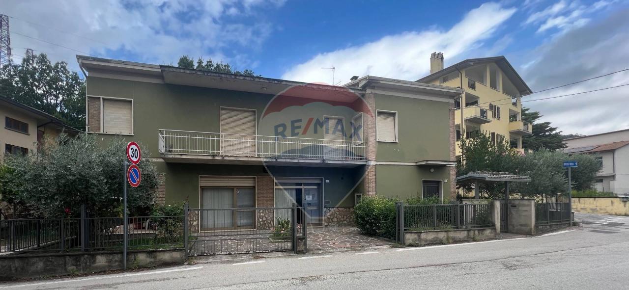 Casa indipendente in vendita a Foligno