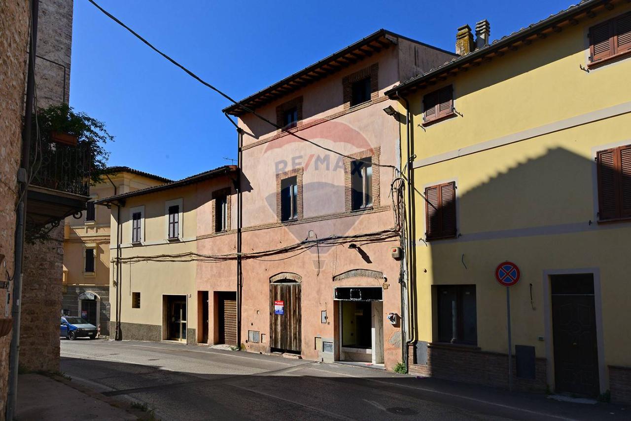 Casa indipendente in vendita a Foligno