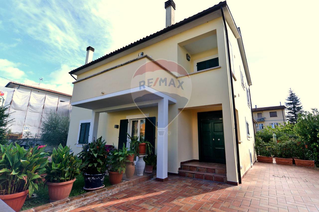 Villa in vendita a Foligno