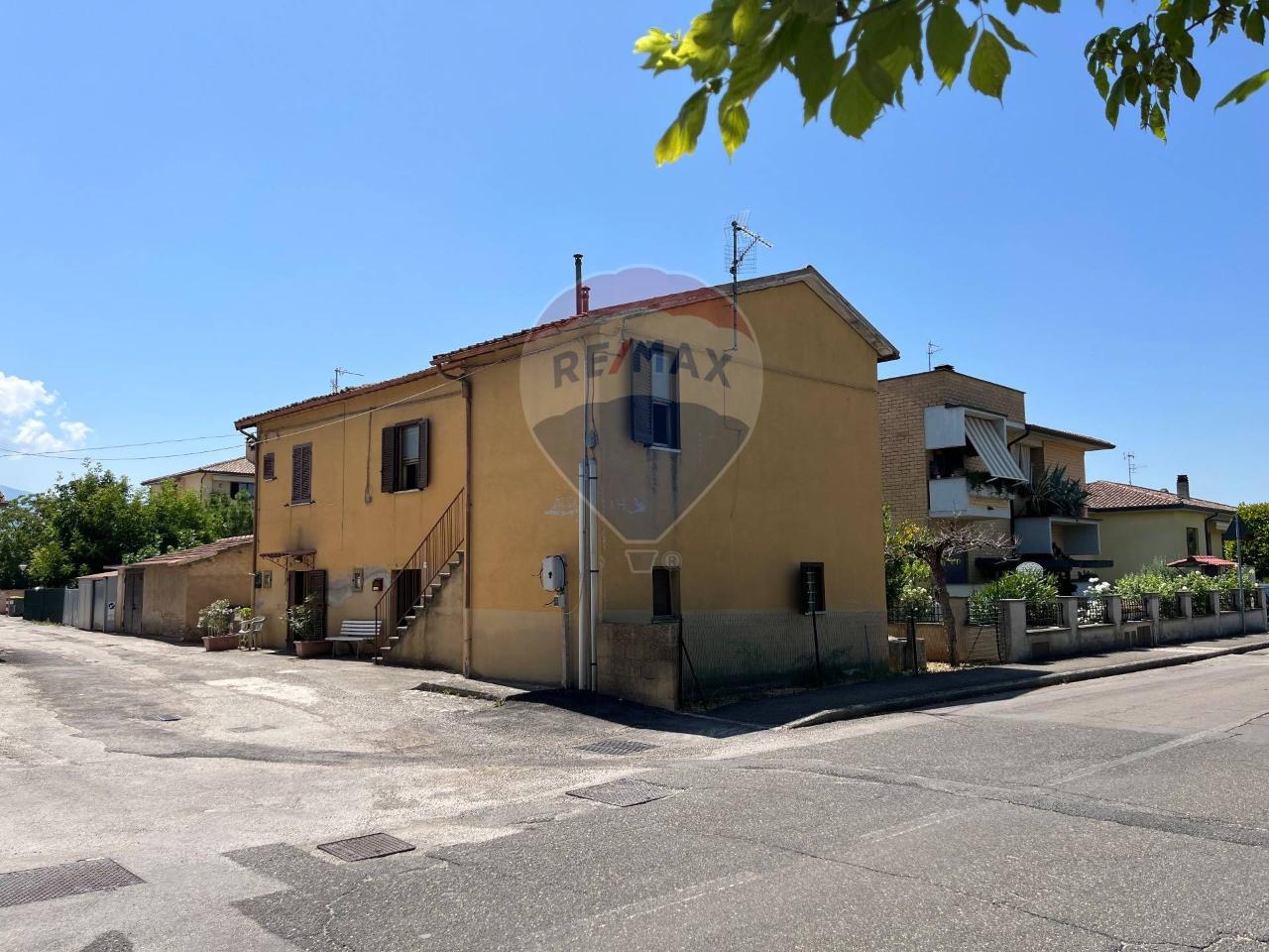 Casa indipendente in vendita a Foligno