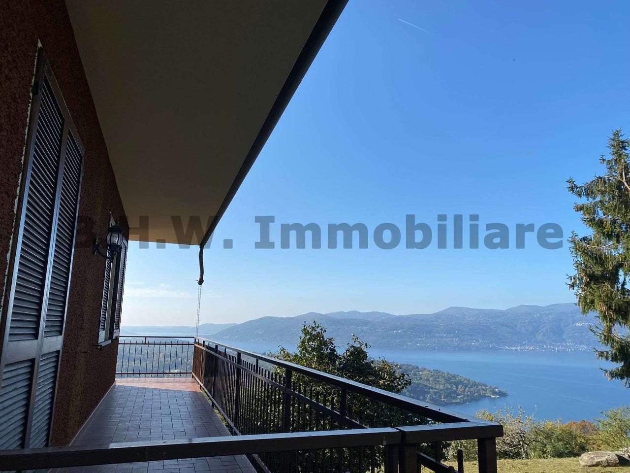 Villa unifamiliare in vendita a Laveno Mombello