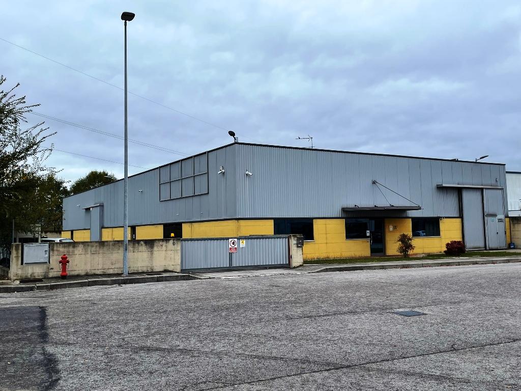 Capannone in vendita a Vivaro