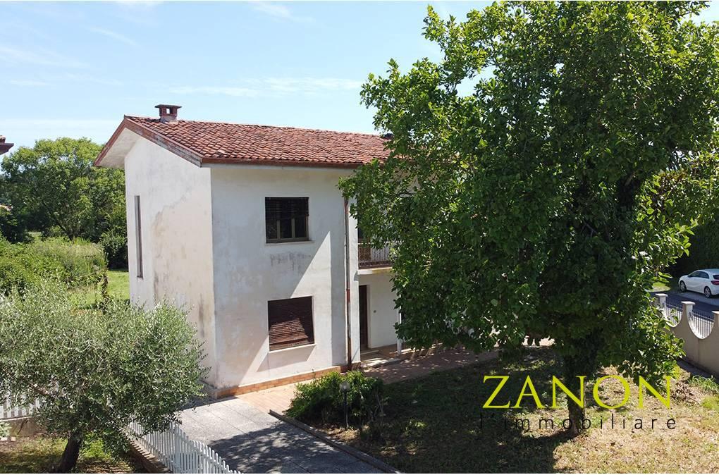 Casa indipendente in vendita a Capriva Del Friuli