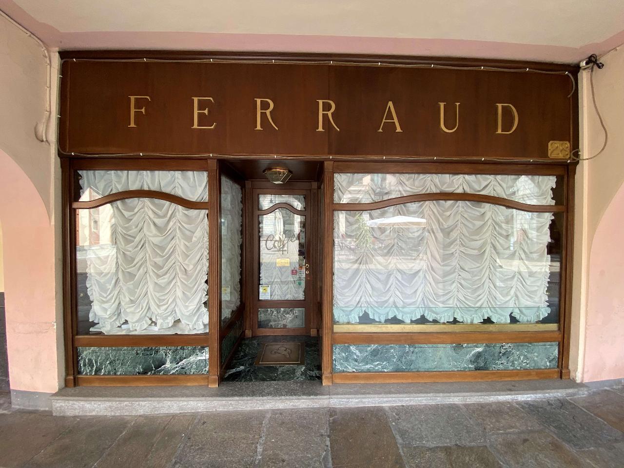 Negozio in vendita a Pinerolo