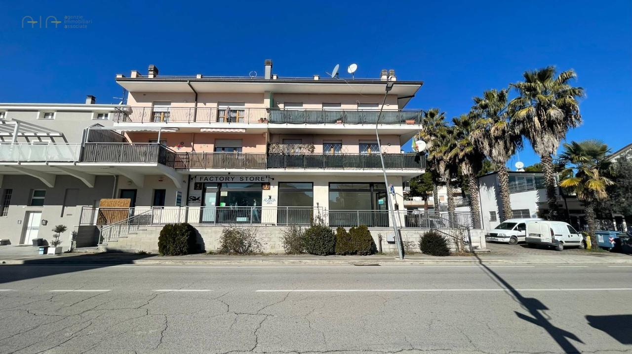 Negozio in affitto a Offida