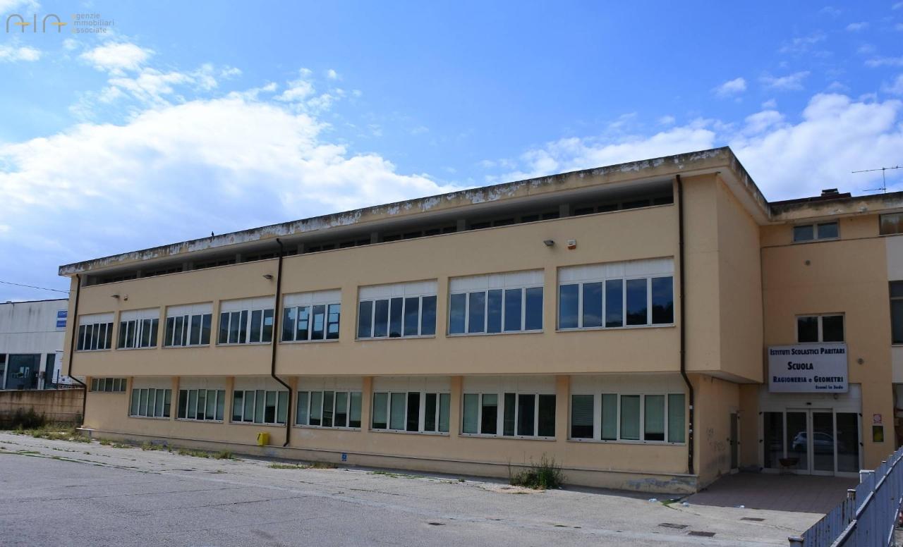 Locale commerciale in vendita a Ripatransone