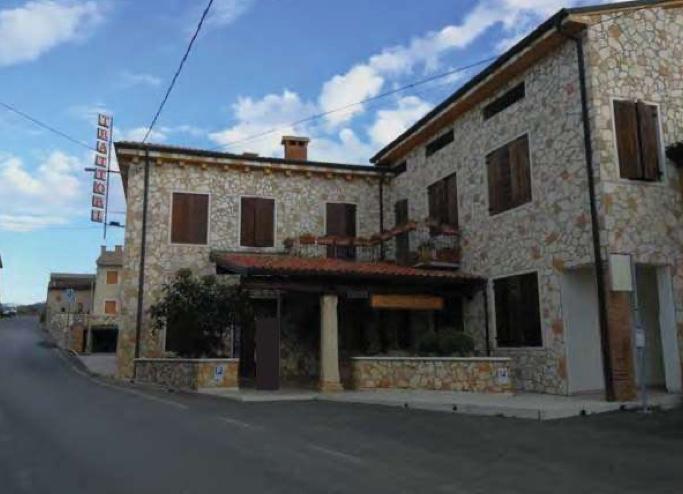 Palazzo in vendita a Mezzane Di Sotto