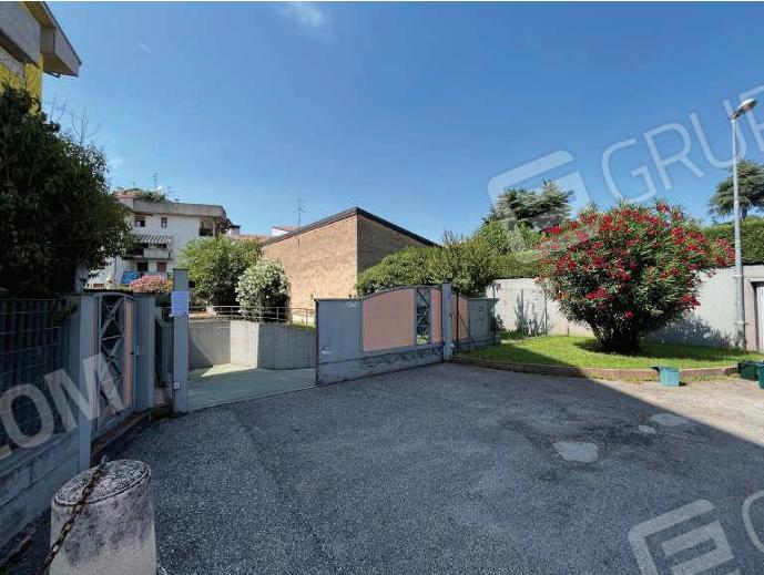 Garage in vendita a Sona