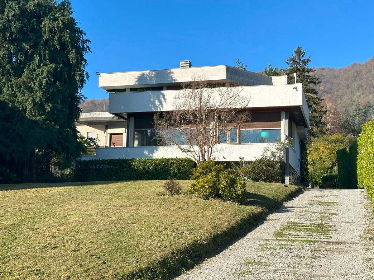 Villa in vendita a Erba