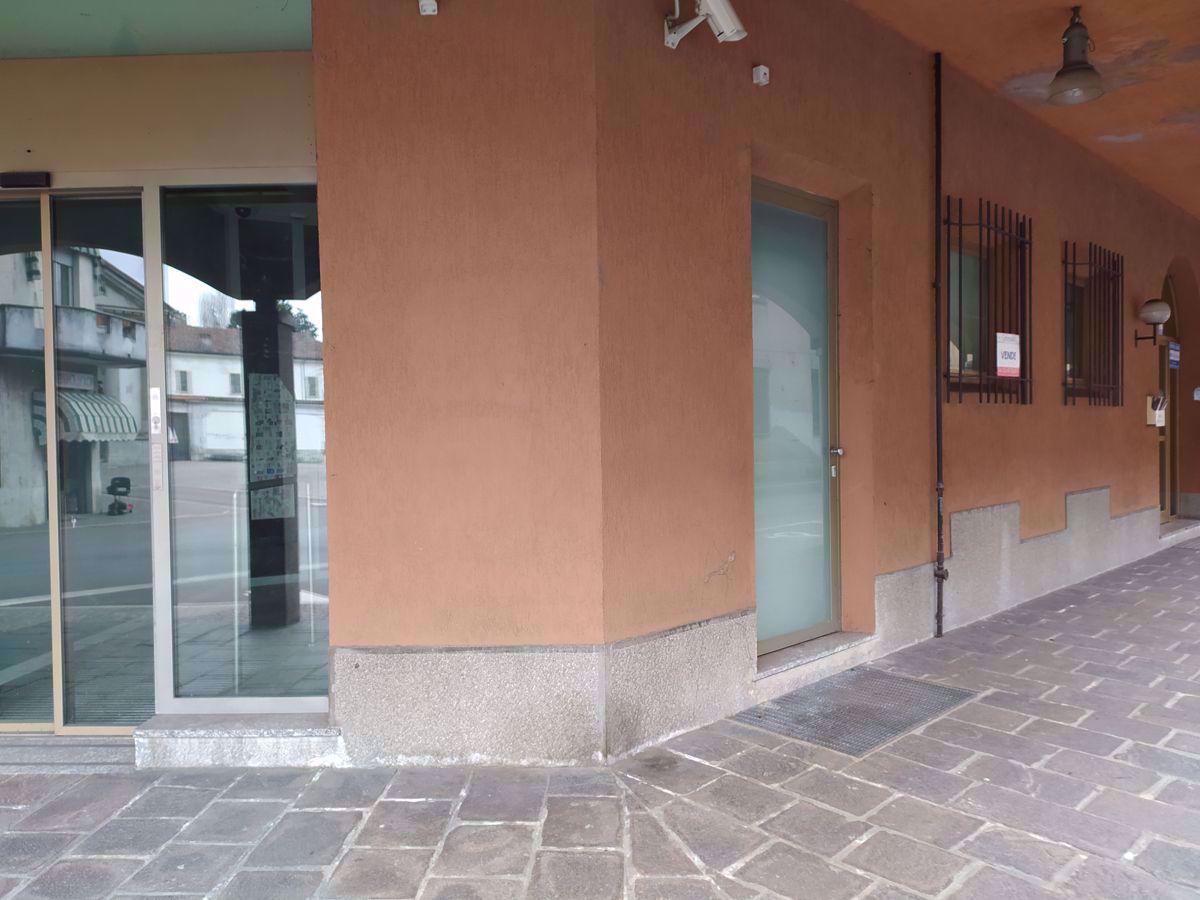 Negozio in vendita a Ossona