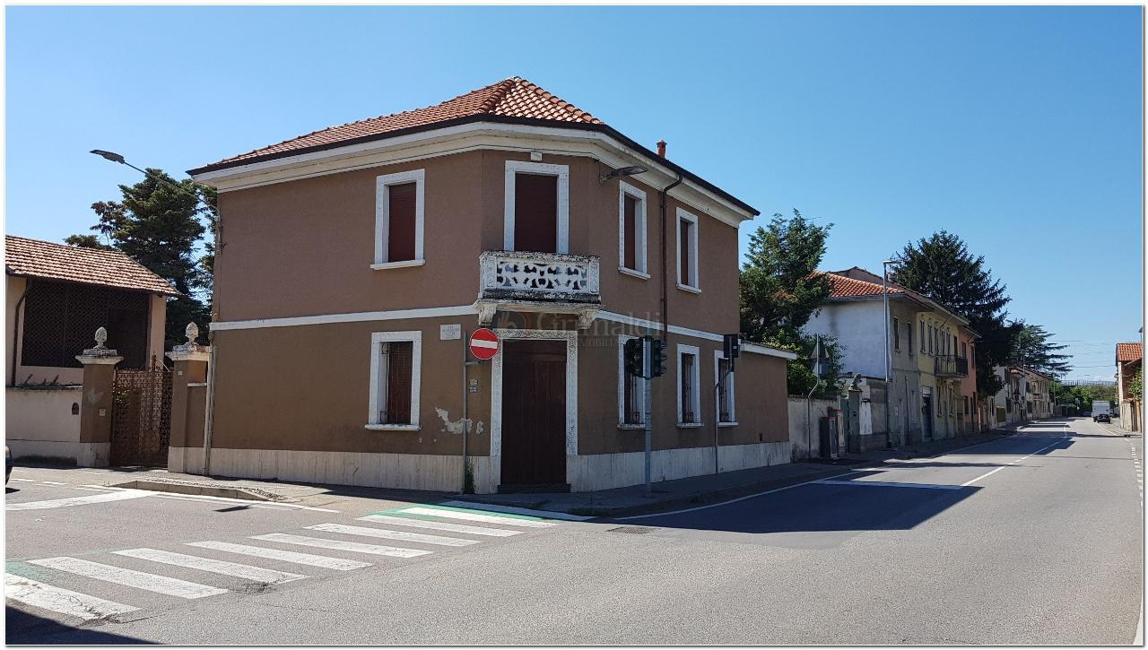 Casa indipendente in vendita a Marcallo Con Casone