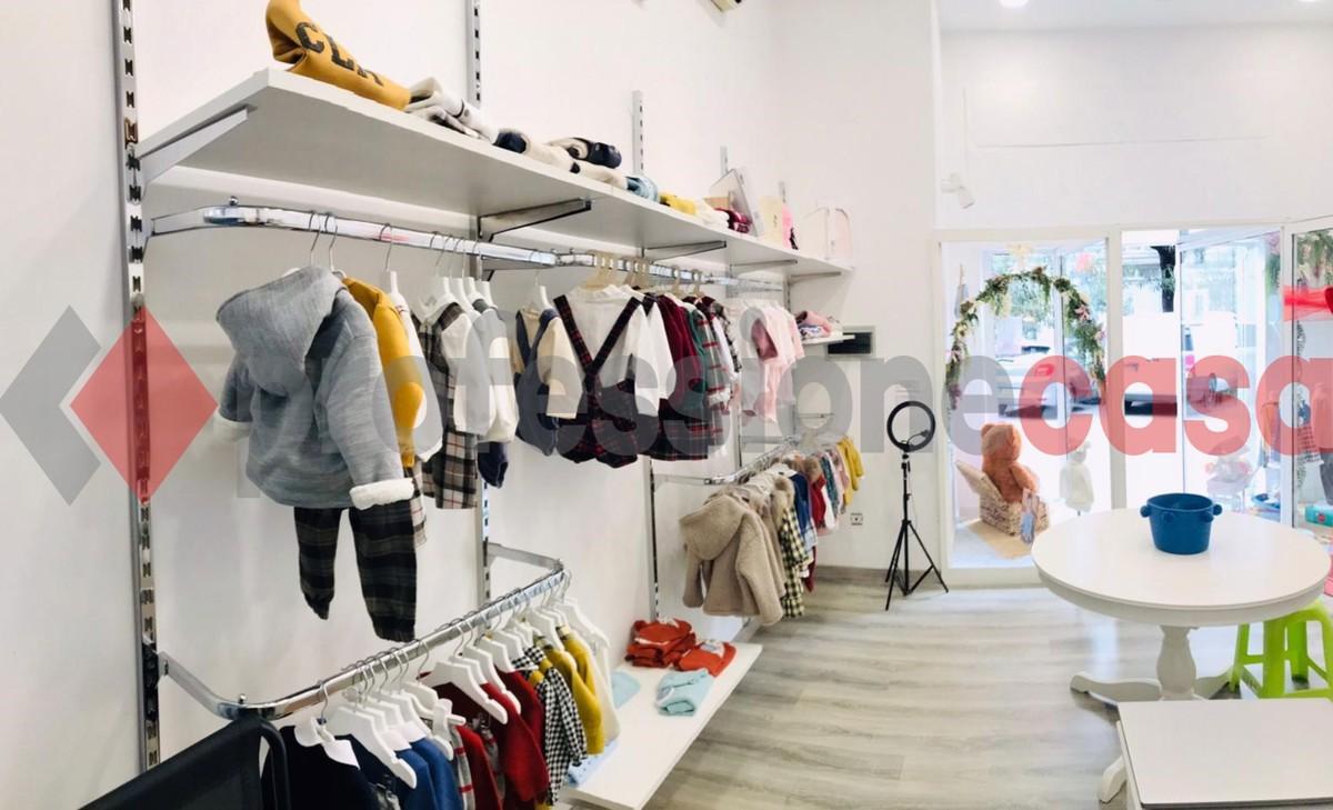 Esercizio commerciale in vendita a Salerno