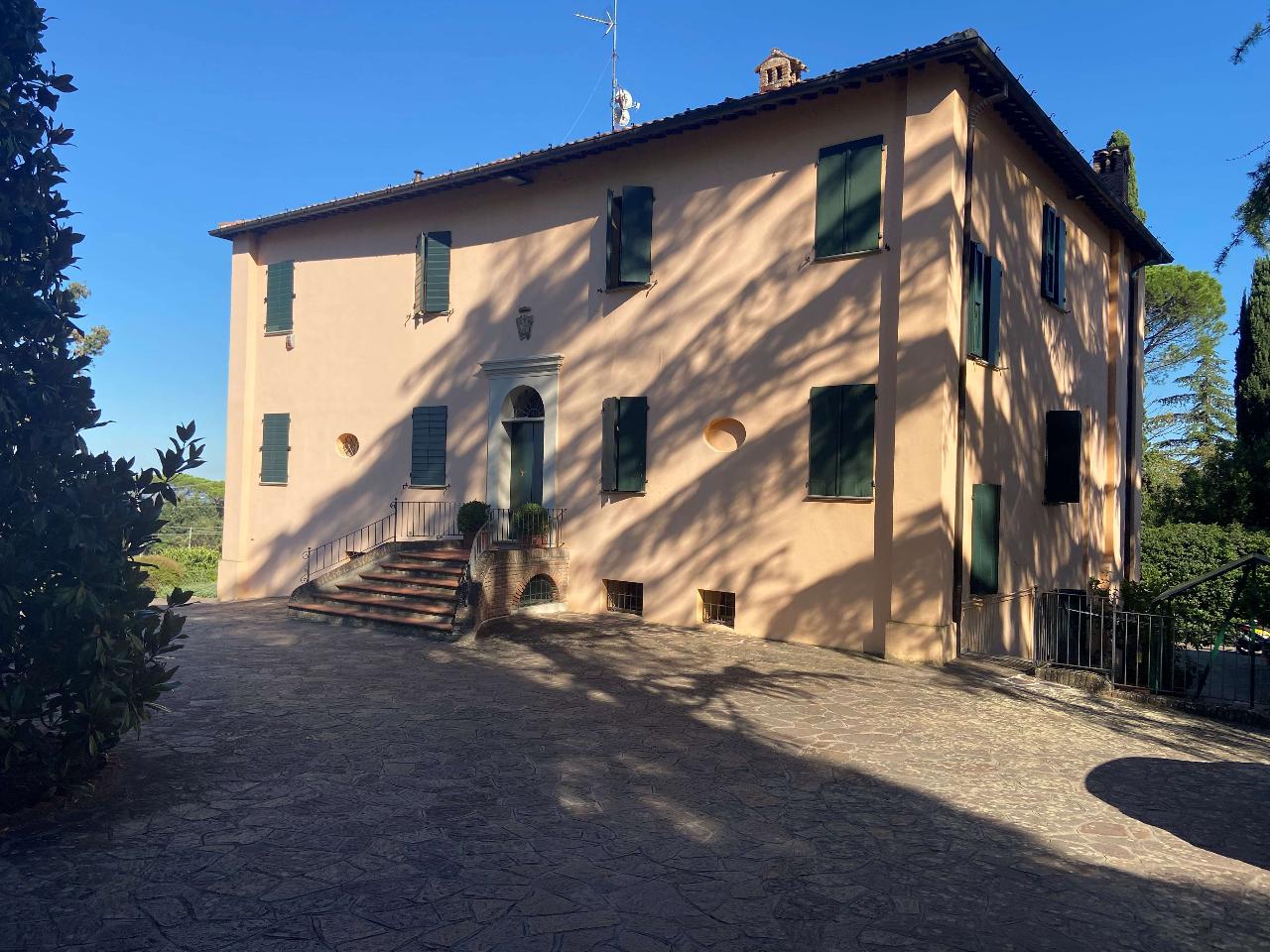 Villa trifamiliare in vendita a Imola