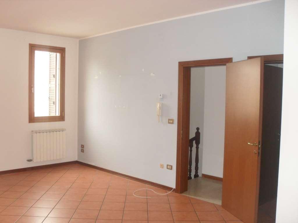 Appartamento in affitto a Stienta