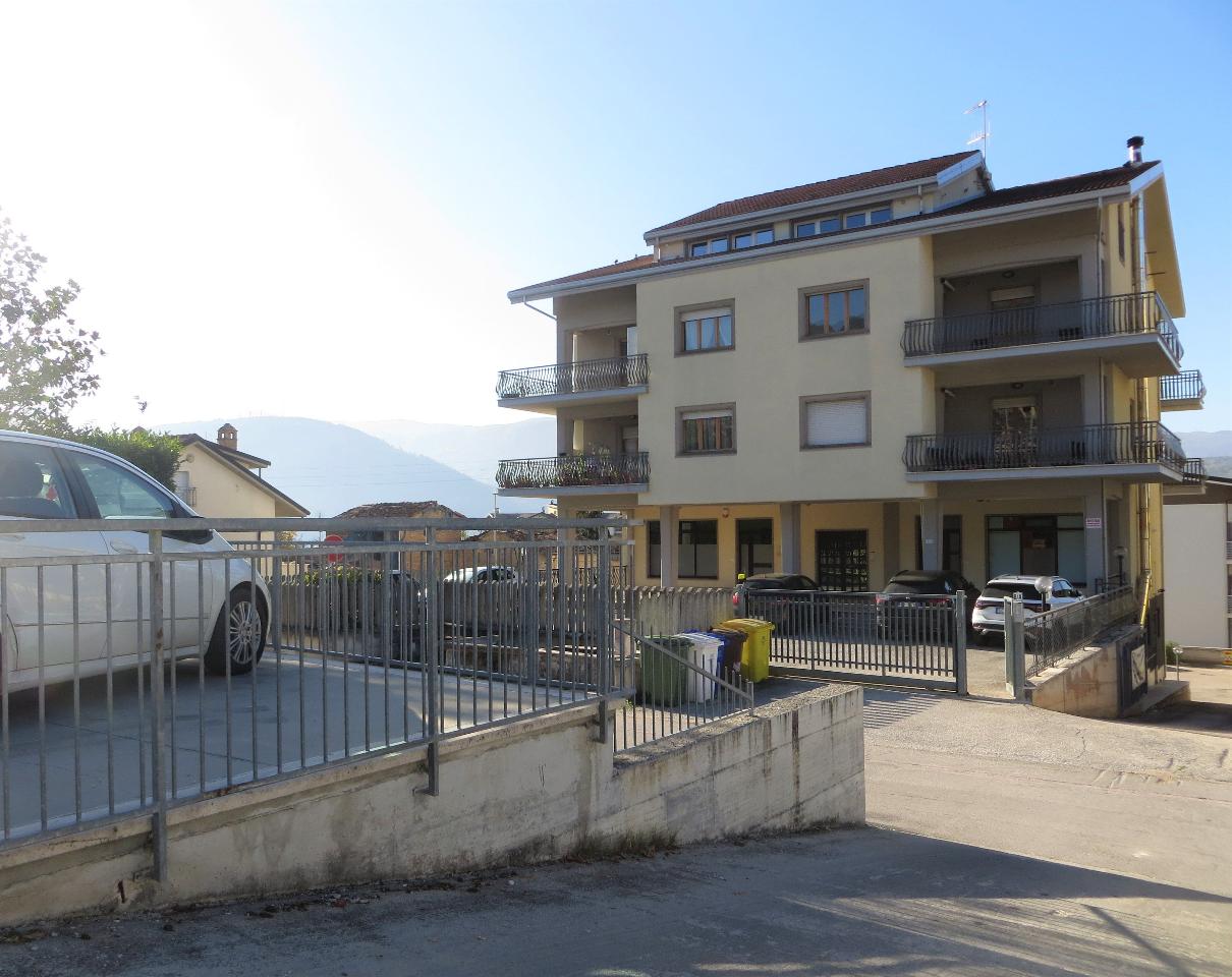 Negozio in affitto a L'Aquila