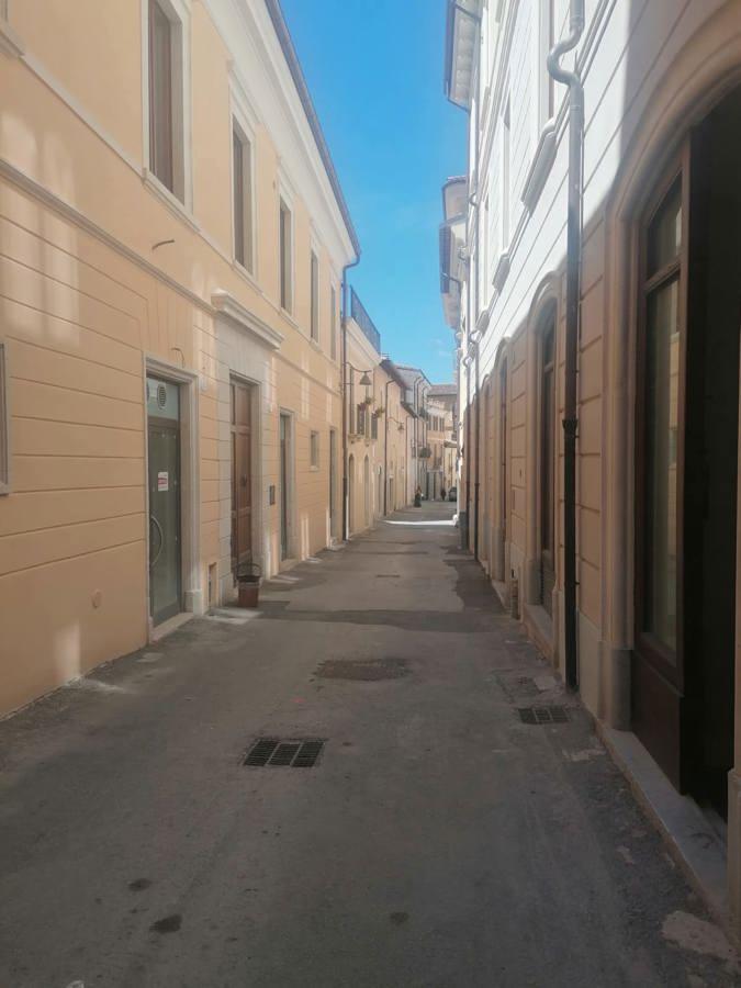 Esercizio commerciale in affitto a L'Aquila