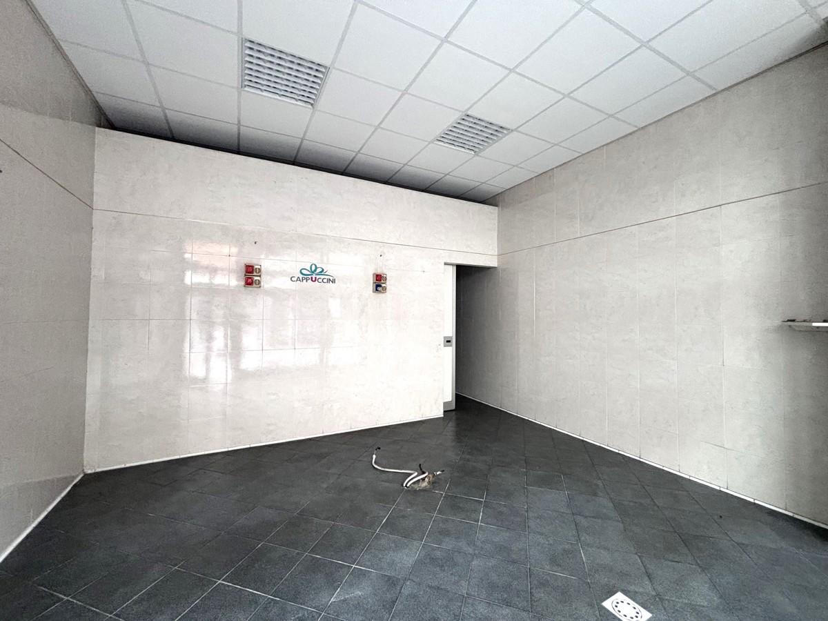 Negozio in affitto a Fiorenzuola D'Arda