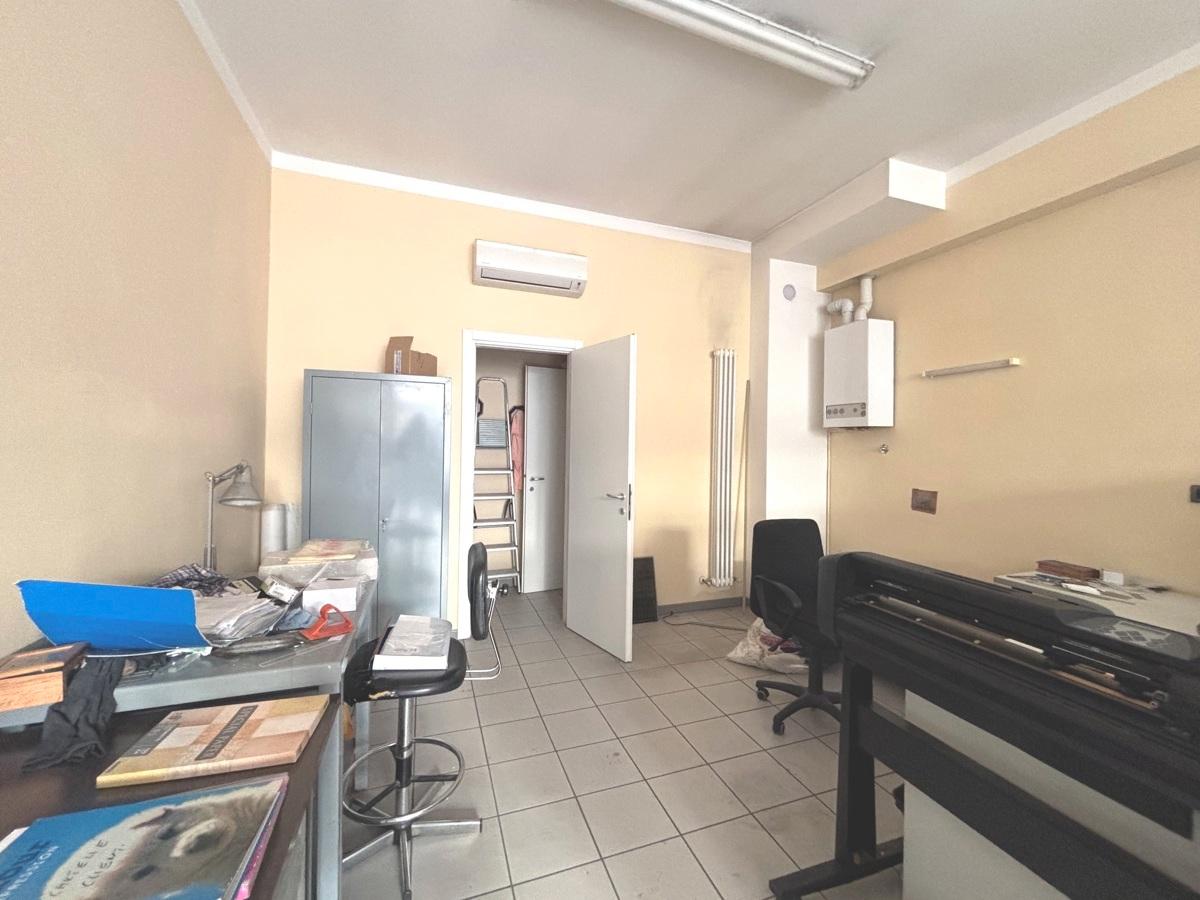Negozio in affitto a Fiorenzuola D'Arda