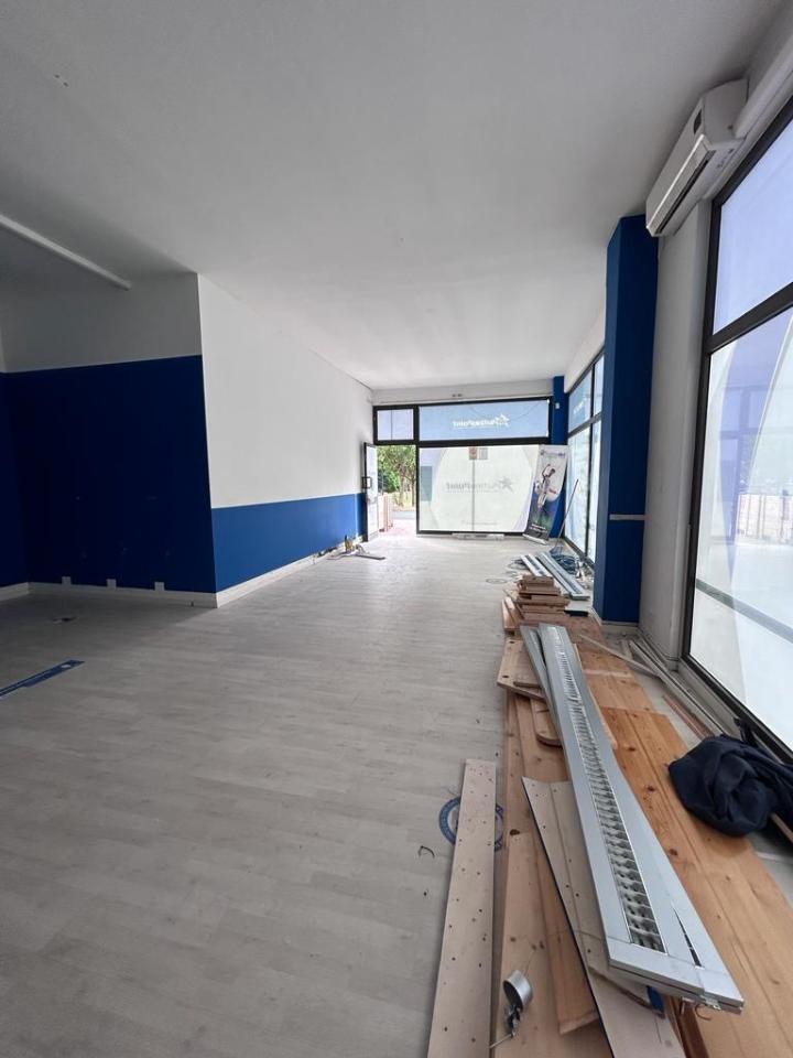 Locale commerciale in affitto a Aulla