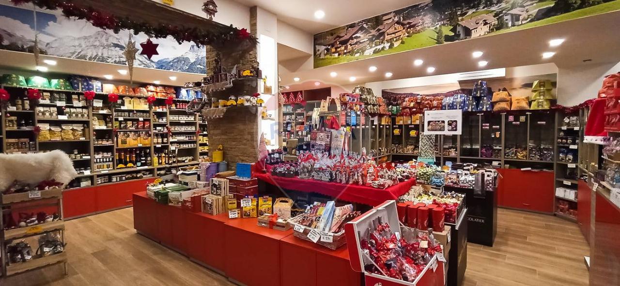 Esercizio commerciale in vendita a Trieste