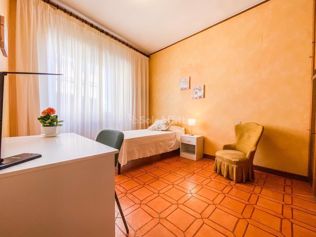 Stanza in appartamento in affitto a Napoli