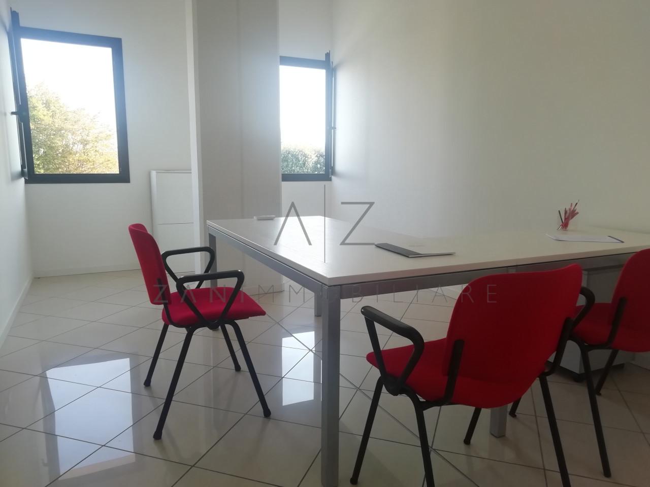 Ufficio in affitto a Castello Di Godego
