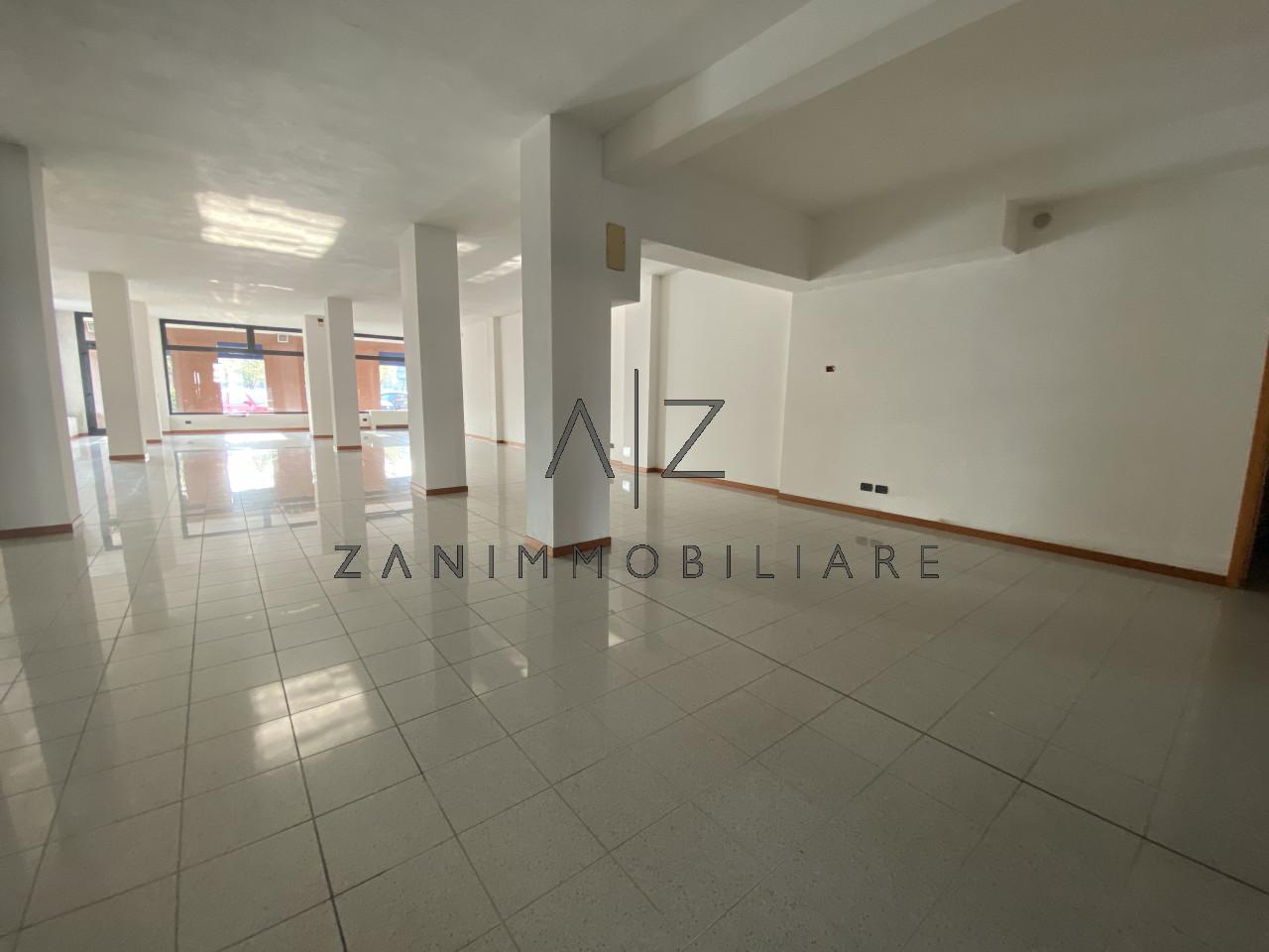 Esercizio commerciale in vendita a Castelfranco Veneto