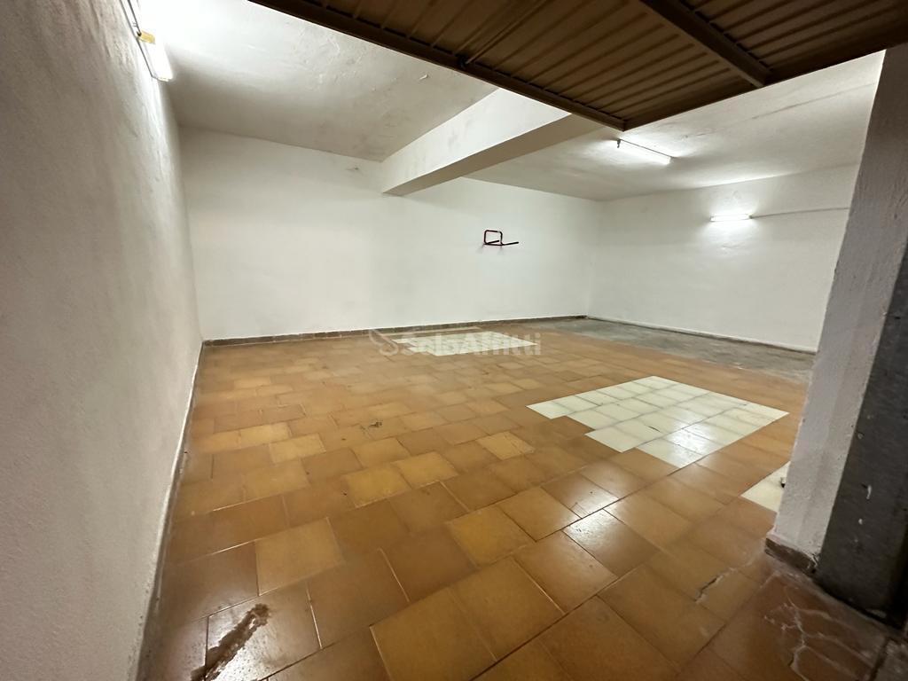 Parcheggio chiuso in affitto a Caserta