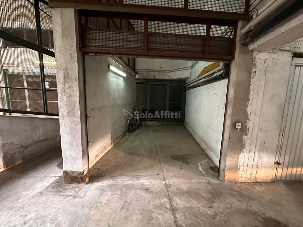 Parcheggio chiuso in affitto a Caserta