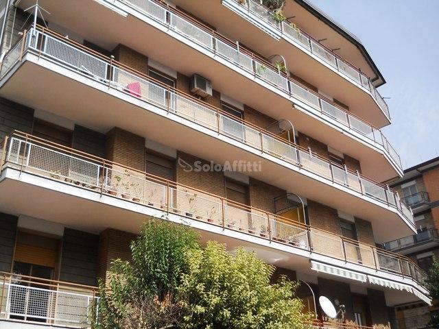 Stanza in appartamento in affitto a Caserta