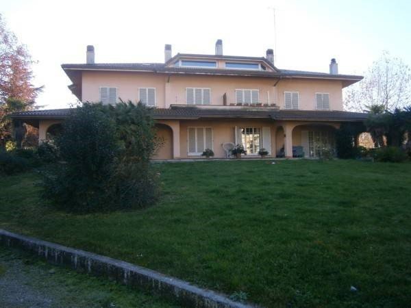 Villa bifamiliare in vendita a Monterubbiano