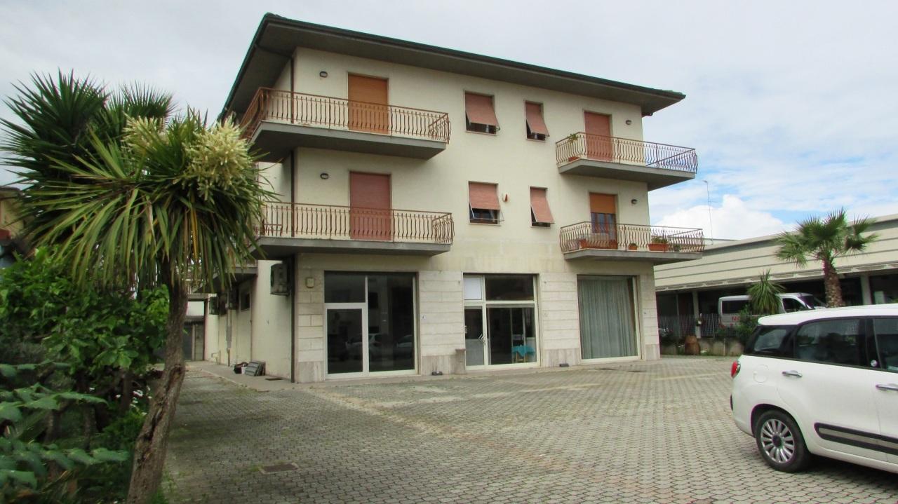 Palazzina commerciale in affitto a San Benedetto Del Tronto