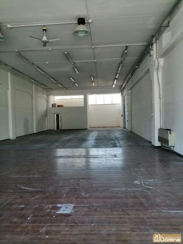 Negozio in affitto a Ancona