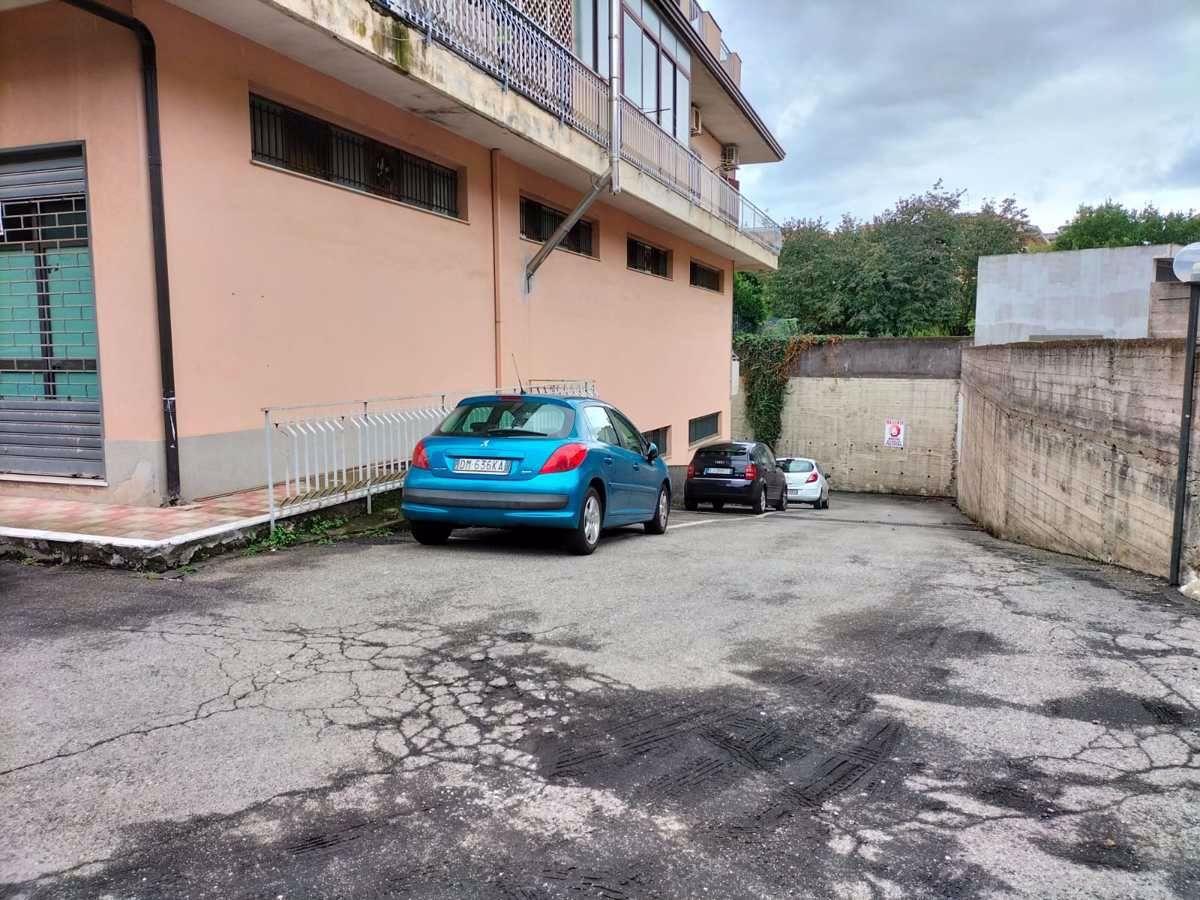Negozio in vendita a Acireale