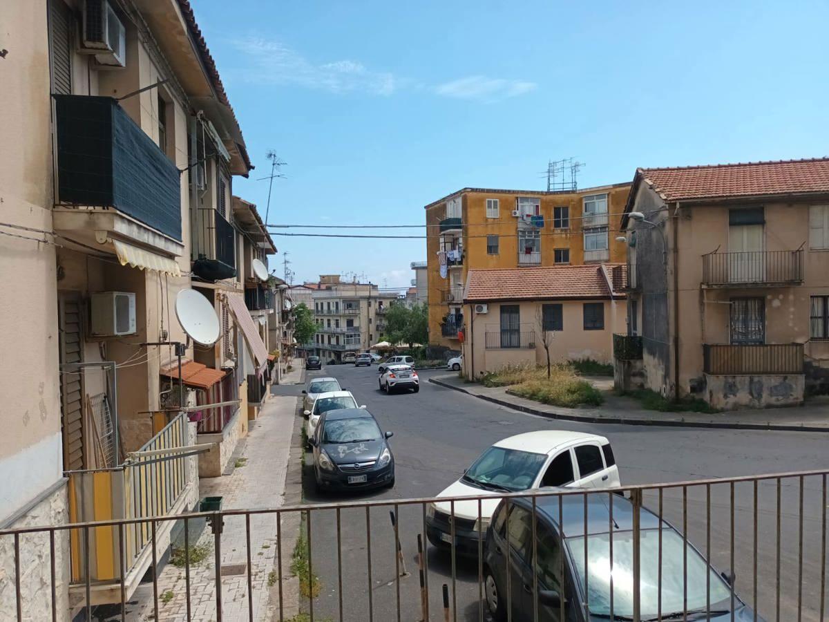 Esercizio commerciale in vendita a Acireale