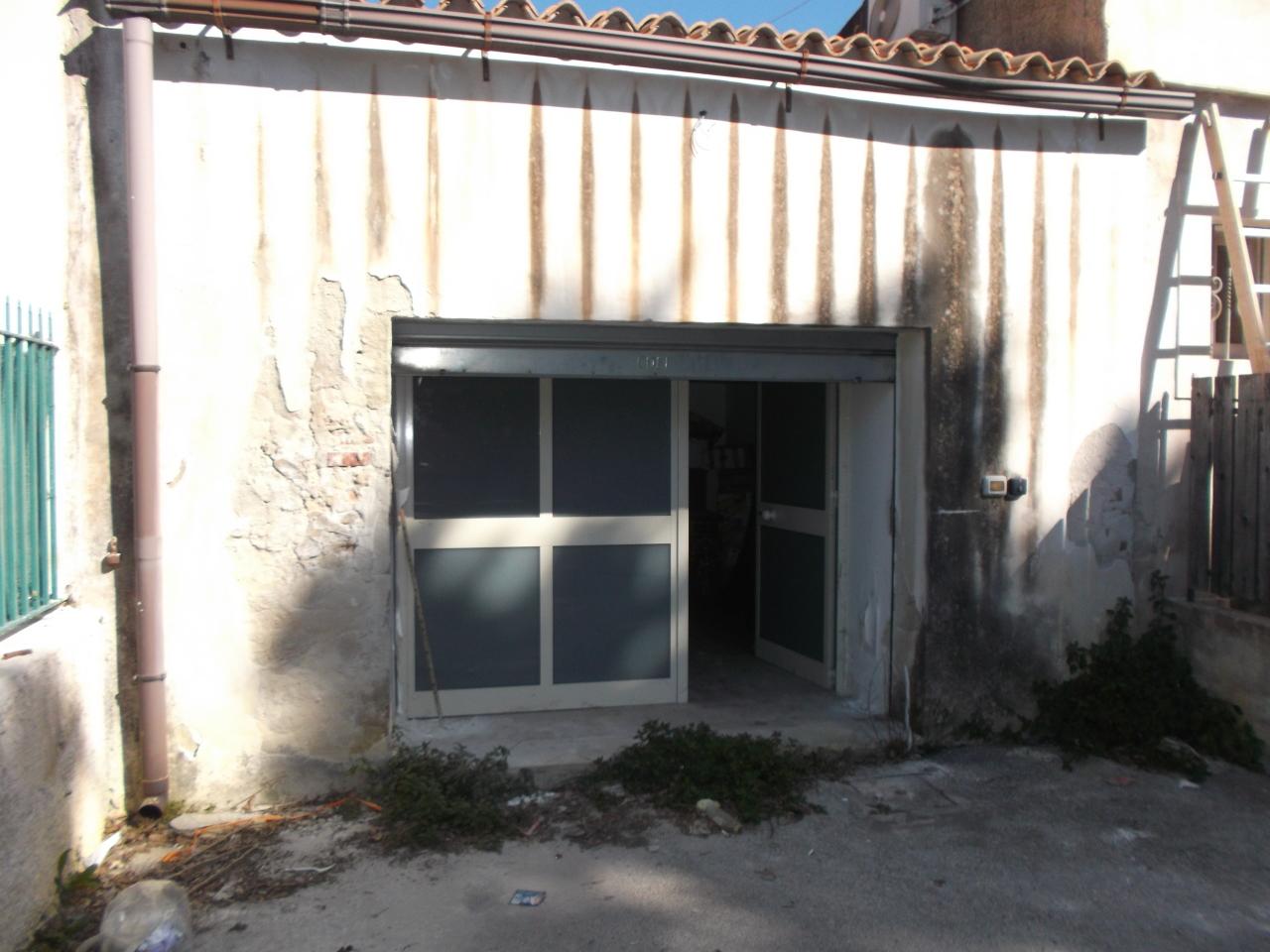 Palazzina commerciale in vendita a Siracusa