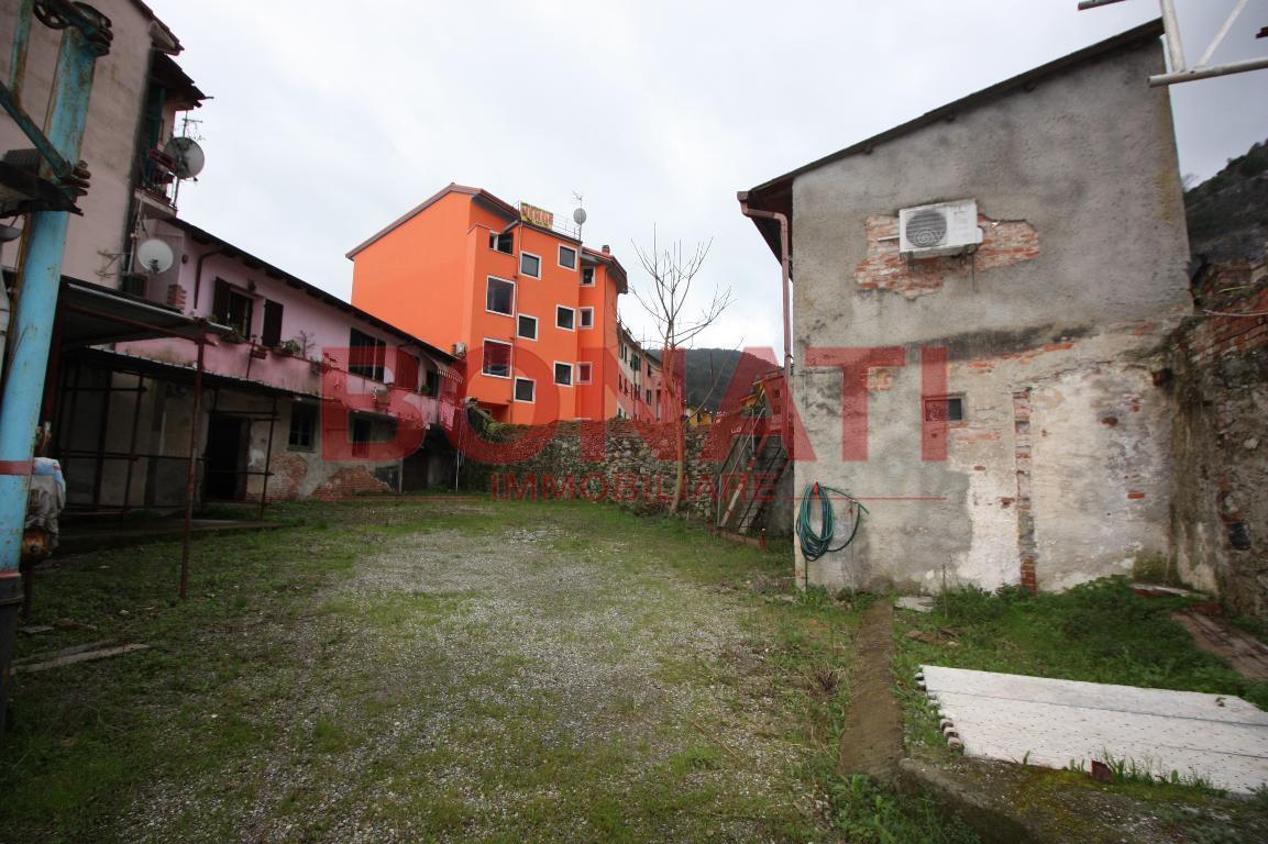 Palazzina commerciale in vendita a La Spezia