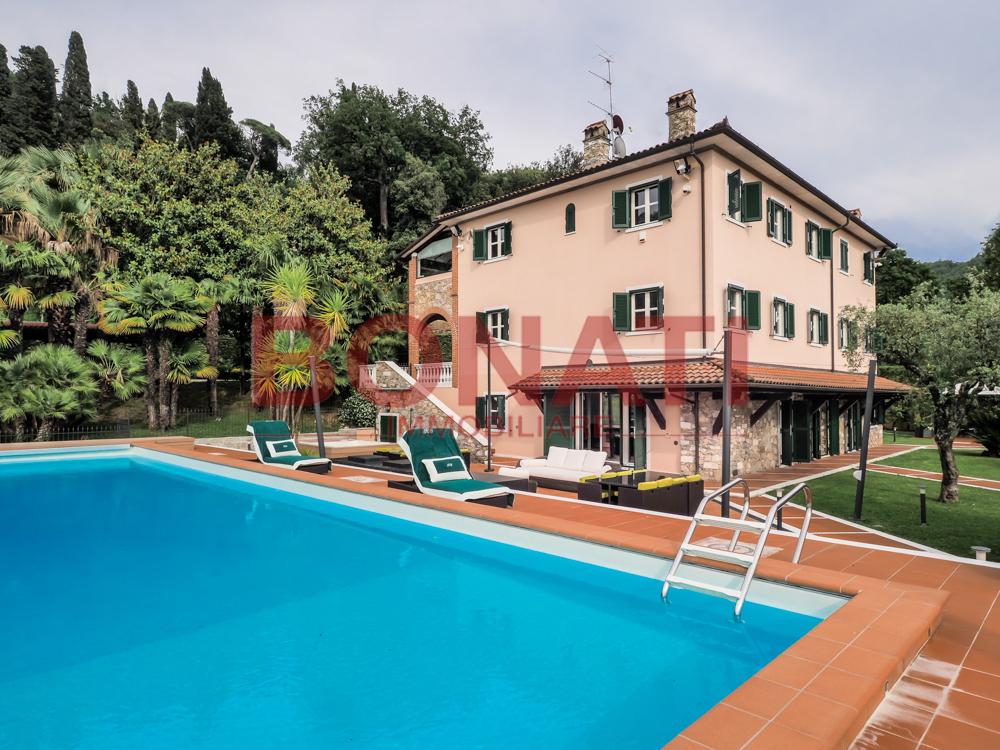 Villa in vendita a Carrara