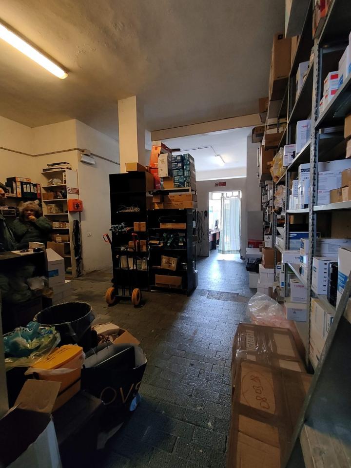 Locale commerciale in vendita a Rio