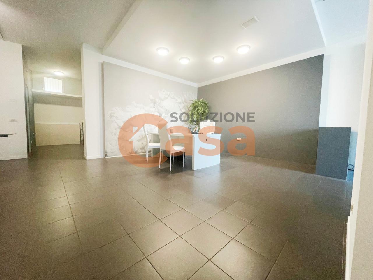 Negozio in affitto a Piacenza