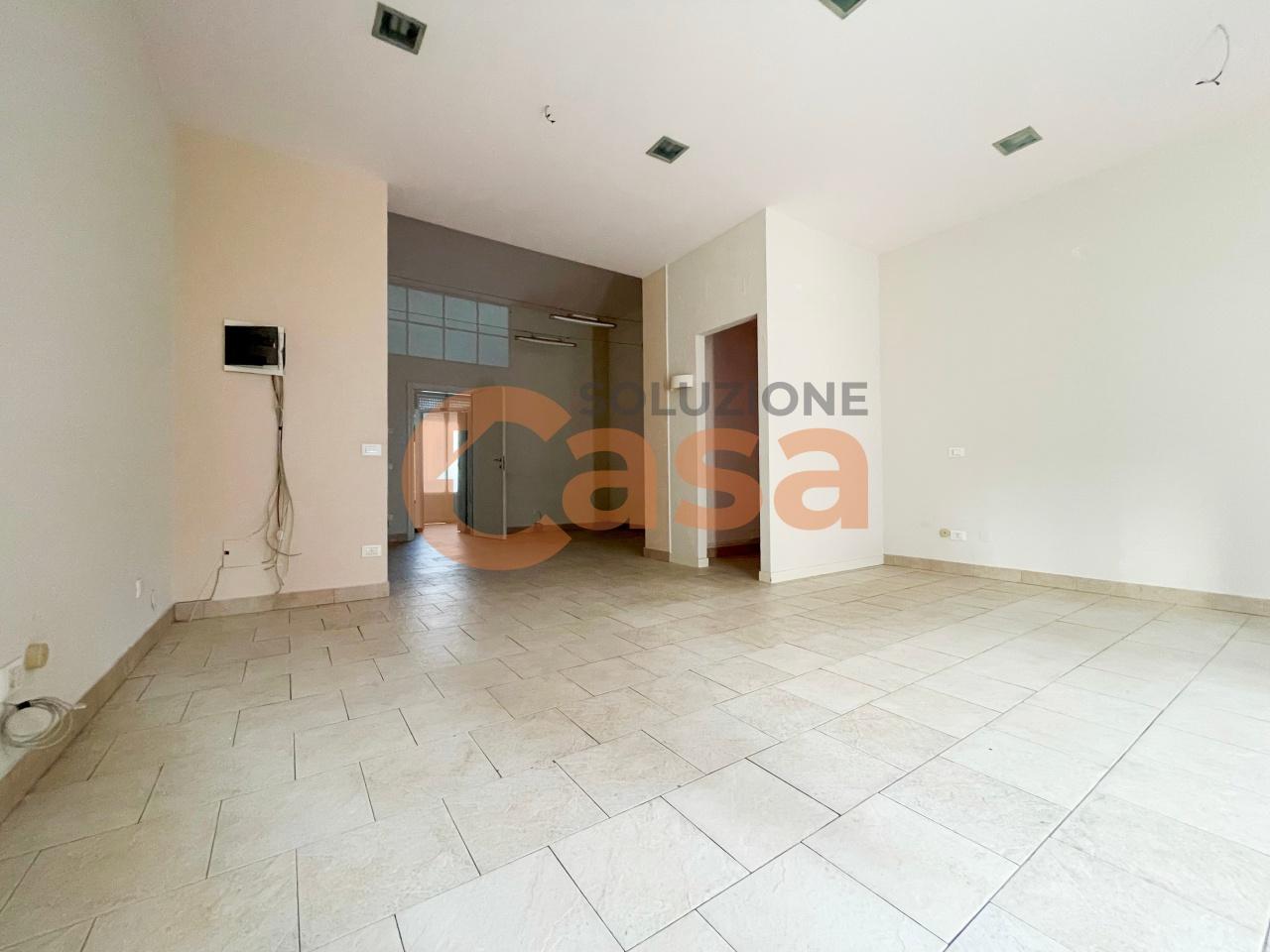 Negozio in affitto a Piacenza