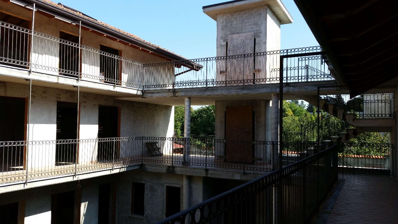 Locale commerciale in affitto a Busto Arsizio