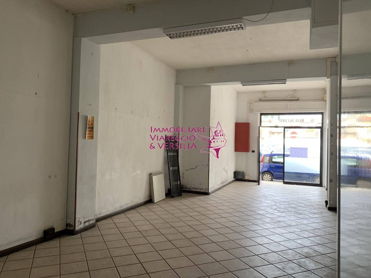 Locale commerciale in vendita a Viareggio