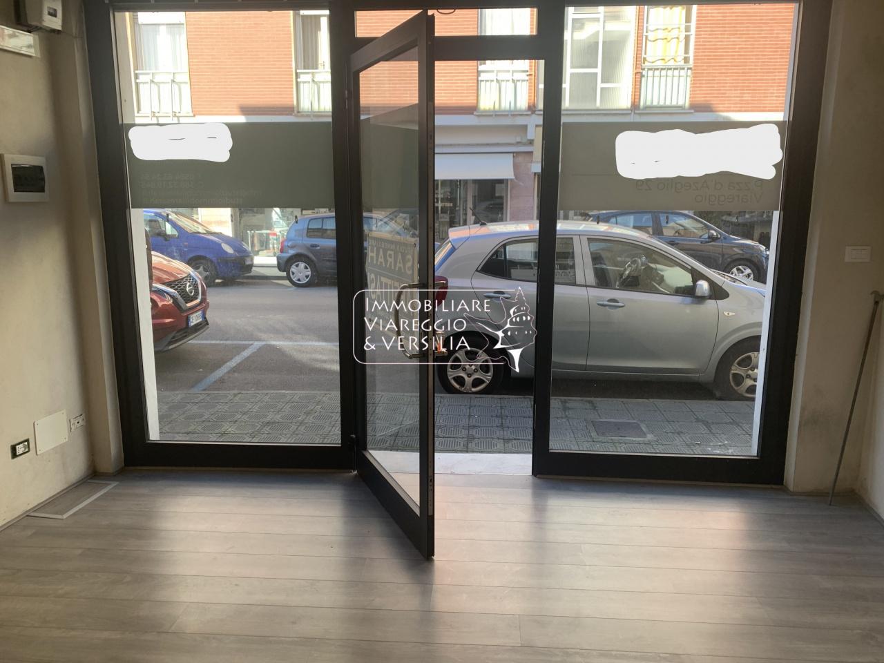 Palazzina commerciale in affitto a Viareggio