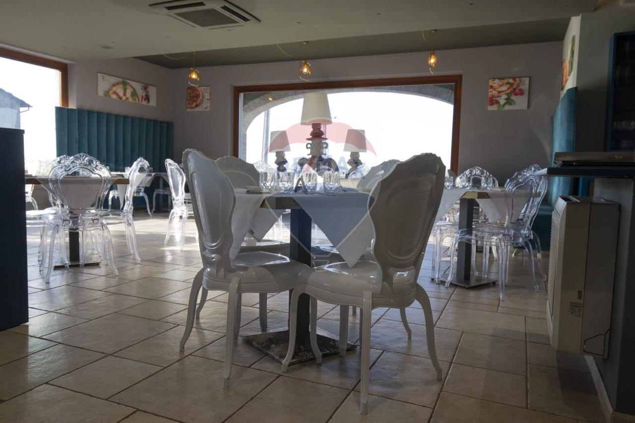 Esercizio commerciale in vendita a Montebello Della Battaglia